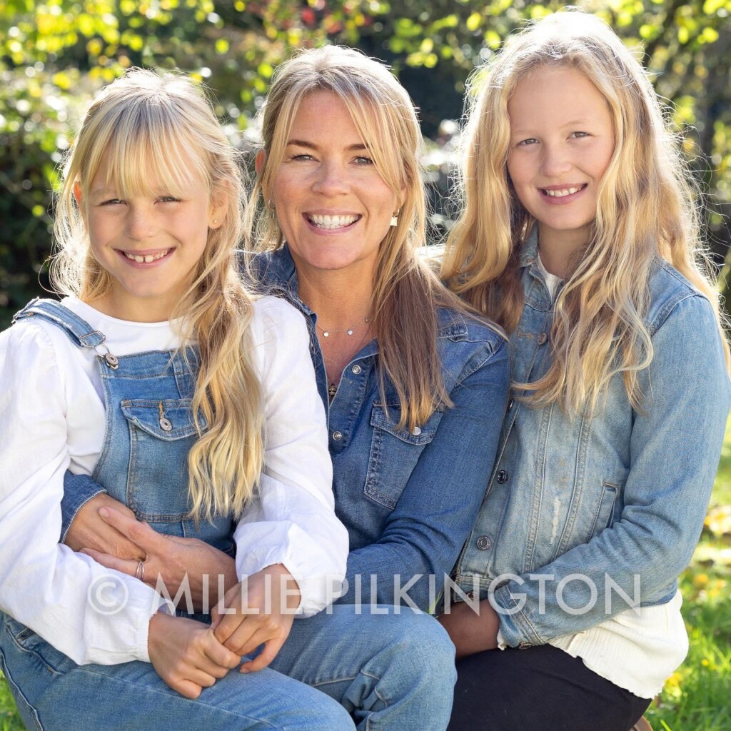 Autumn Phillips shareda a new pics with her daughters Savannah & Isla ...