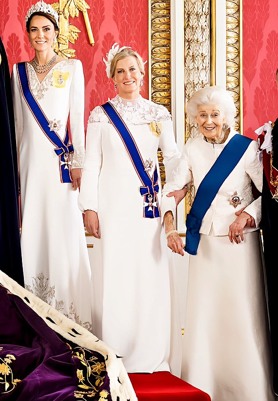 Buckingham Palace has released the official Coronation Portraits – The ...