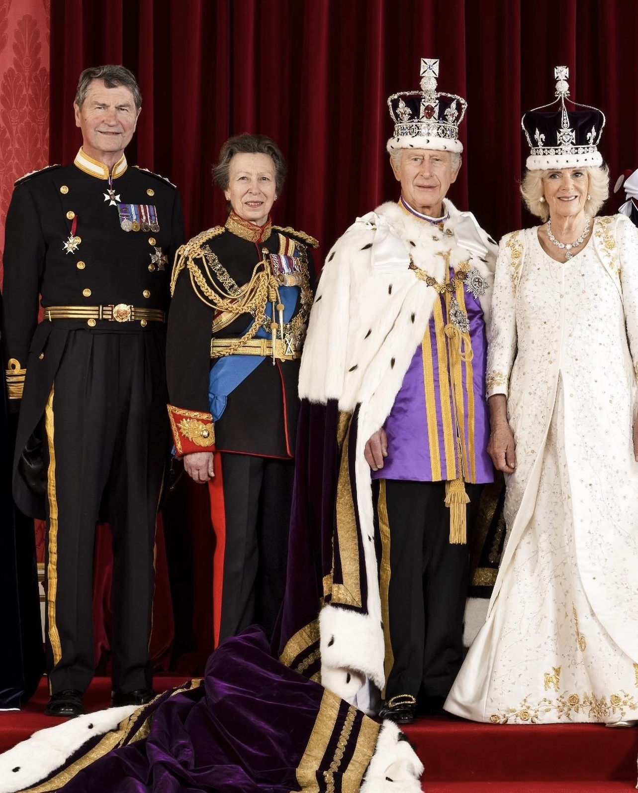 Buckingham Palace has released the official Coronation Portraits – The ...