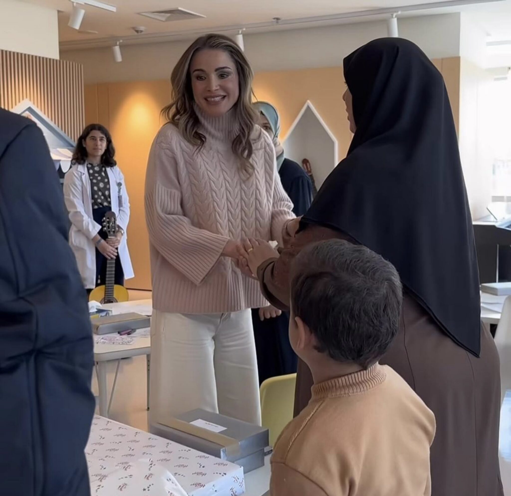 Queen Rania Visit children evacuated from Gaza for treatment at the ...