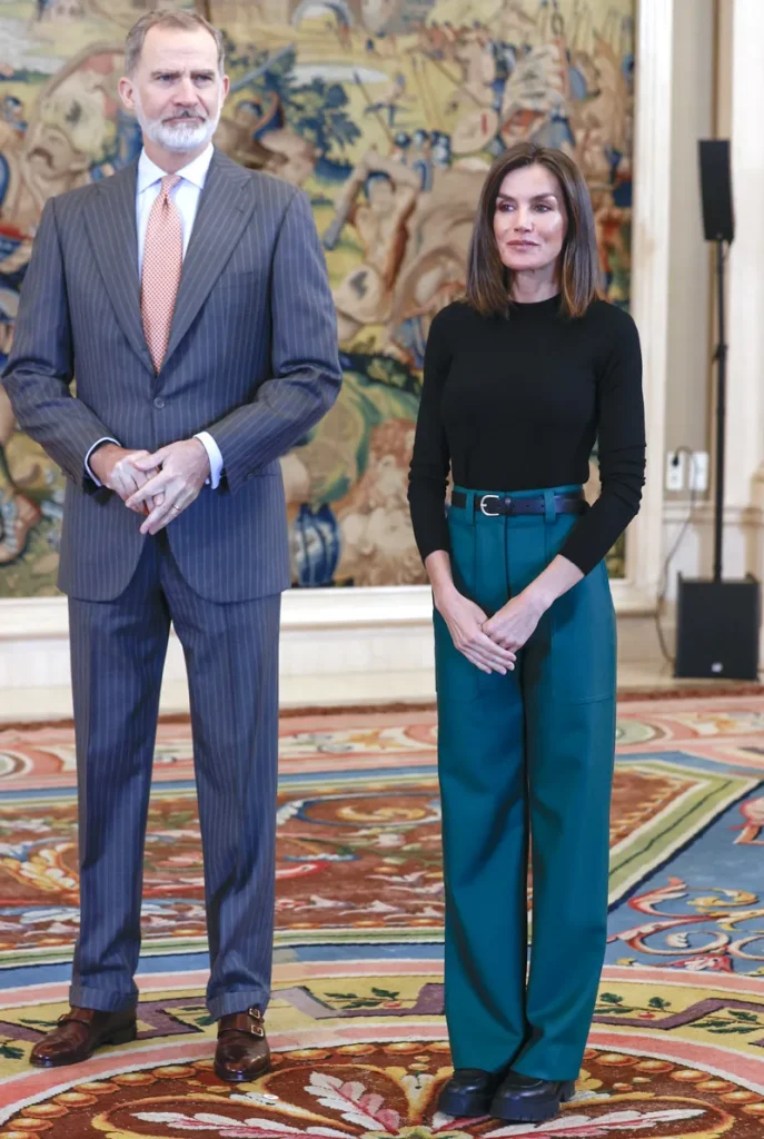 King Felipe and Queen Letizia received a delegation of the Spanish ...