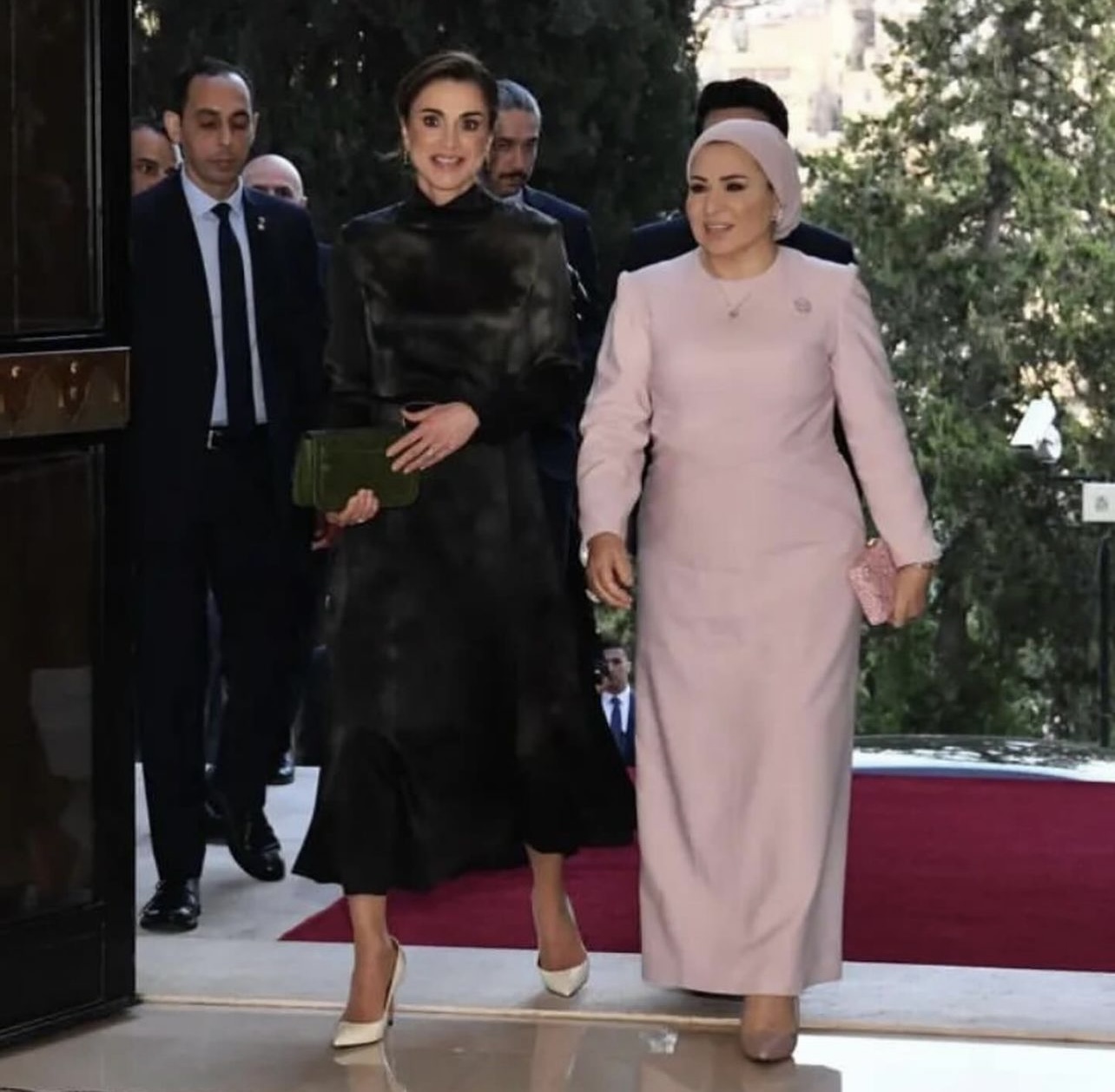 Queen rania met with Mrs. Entissar El Sisi, wife of Egyptian President ...