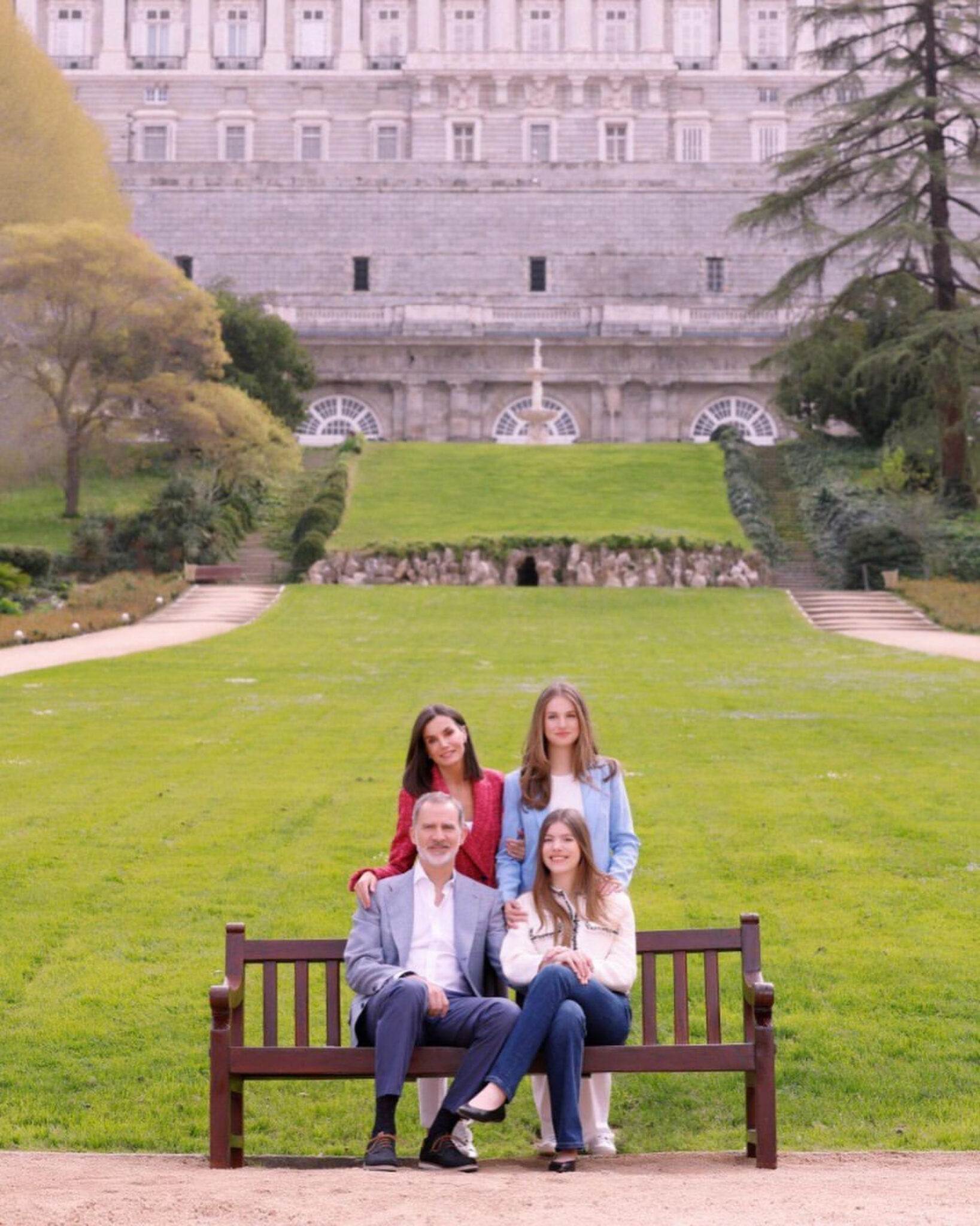 Spanish Royal House releases new photos to mark the 20th wedding ...