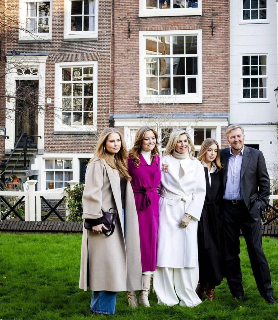 Dutch royal family : the traditional photo session at the Begijnhof ...