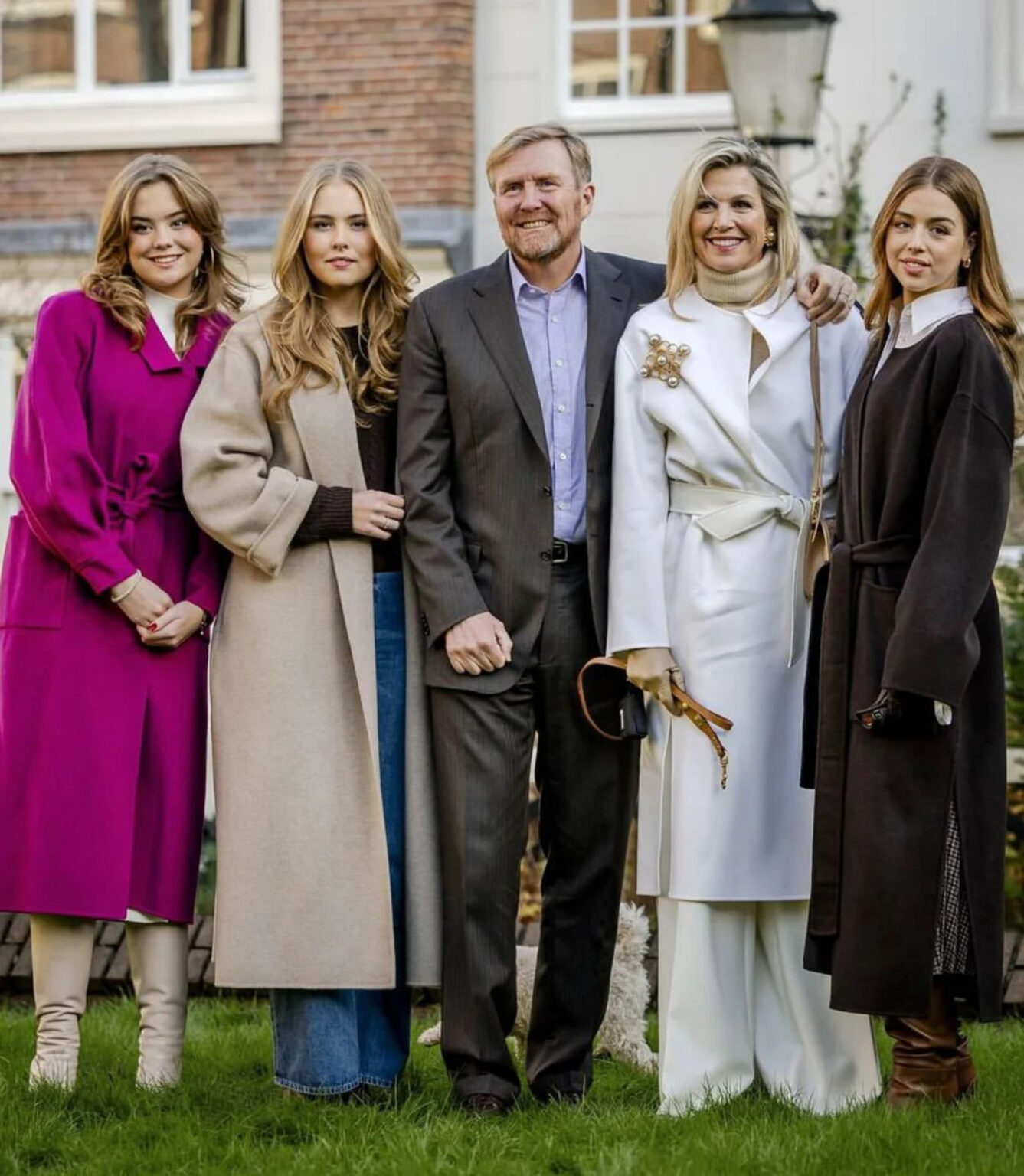 Dutch royal family : the traditional photo session at the Begijnhof ...