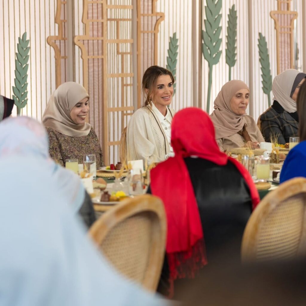 Queen rania met with the women of Al Mafraq in Umm Al-Jimal – The Real My Royals